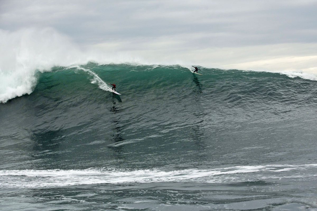 Immersion dans le surf de gros aux côtés de Justine Dupont