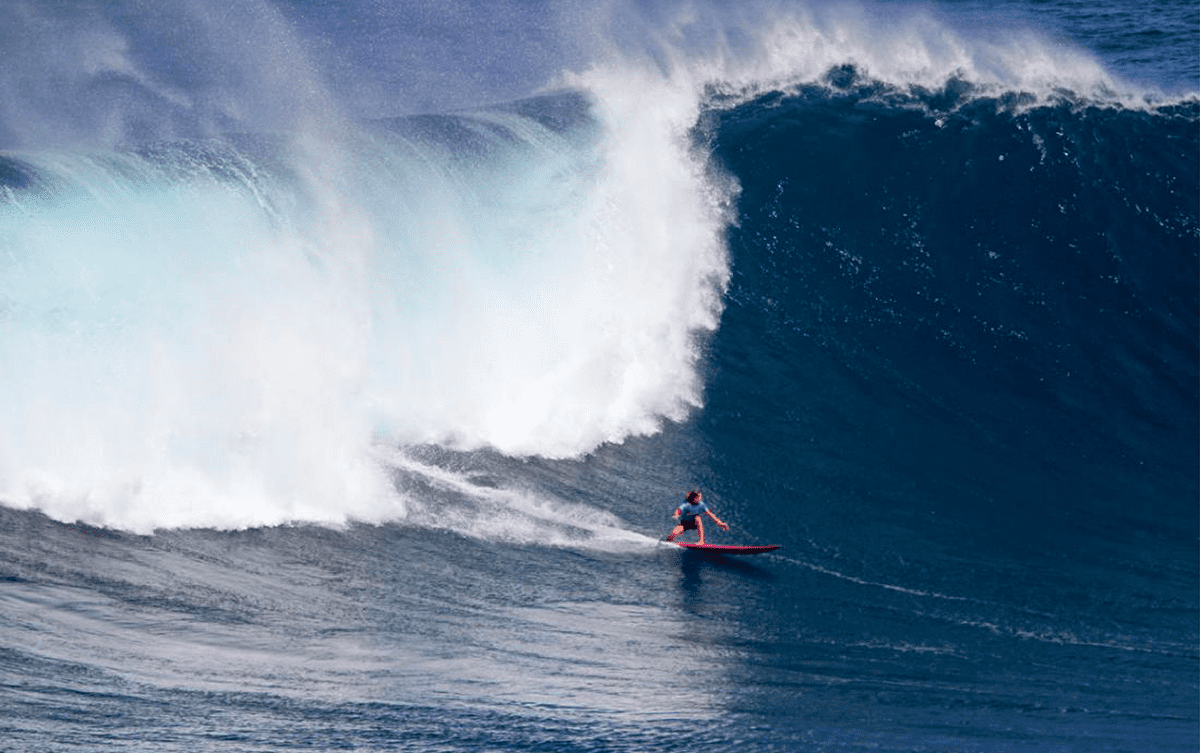 Au coeur des vagues géantes de Nazaré avec Justine Dupont, Les Baladeurs